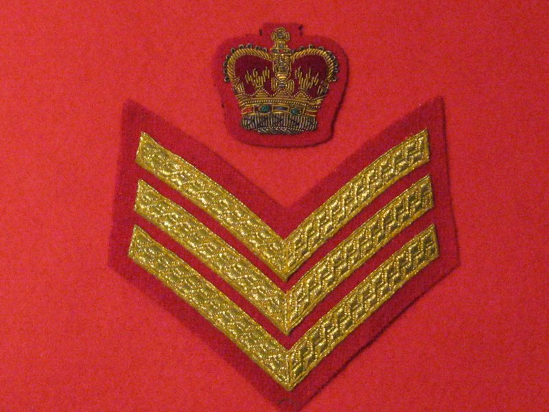 COLOUR SARNT STAFF SGT CHEVRON AND CROWN GOLD ON SCARLET MESS DRESS ...