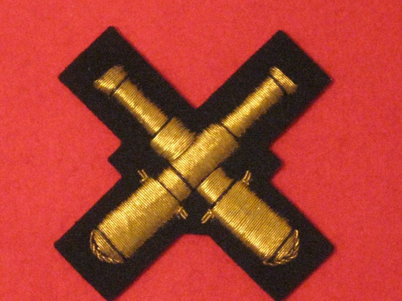 NUMBER 1 DRESS CROSSED GUNS R A MASTER GUNNER GOLD ON DARK BLUE BADGE ...