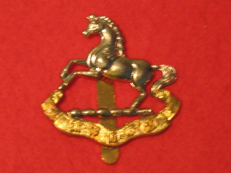 KINGS REGIMENT CAP BADGE - Hill Military Medals