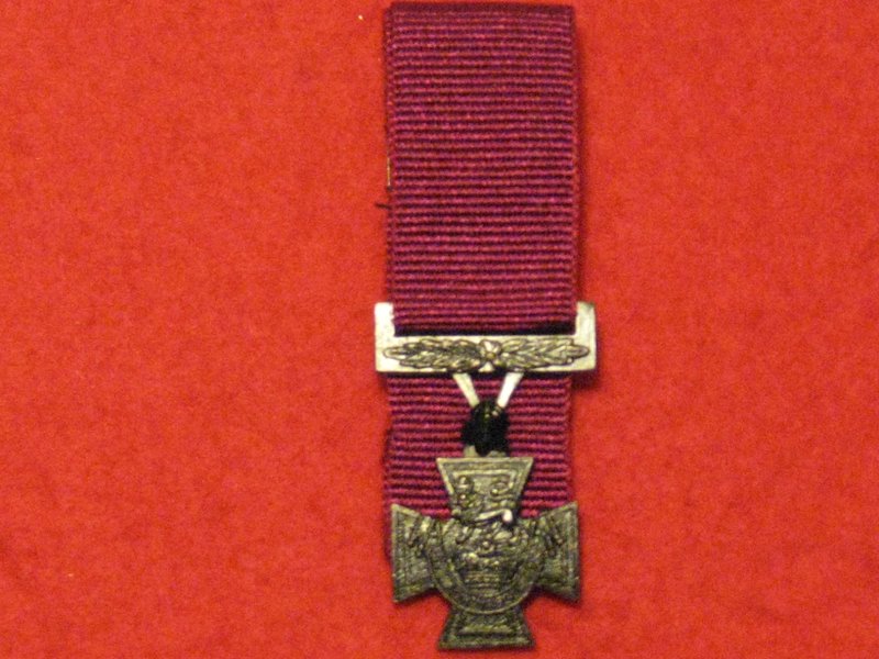 MINIATURE COURT MOUNTED VICTORIA CROSS MEDAL - Hill Military Medals