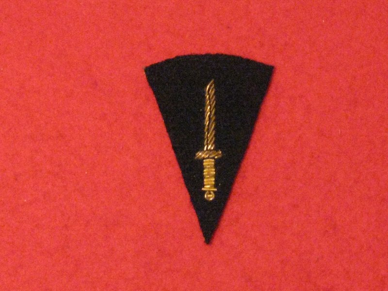 MESS DRESS COMMANDO DAGGER GOLD ON BLACK BADGE - Hill Military Medals