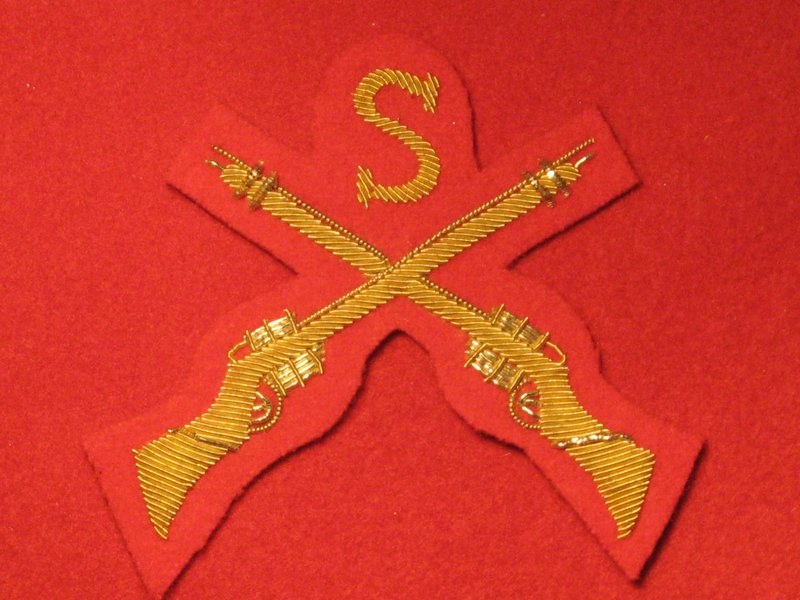 NUMBER 1 DRESS CROSSED RIFLES SNIPER GOLD ON SCARLET RED BADGE - Hill ...